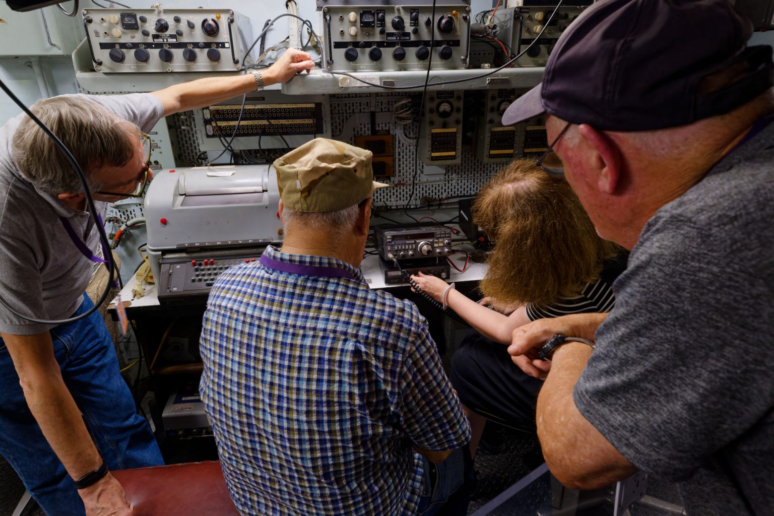 MWRS Members on HMAS Vampire – VK2MB: Manly-Warringah Radio Society